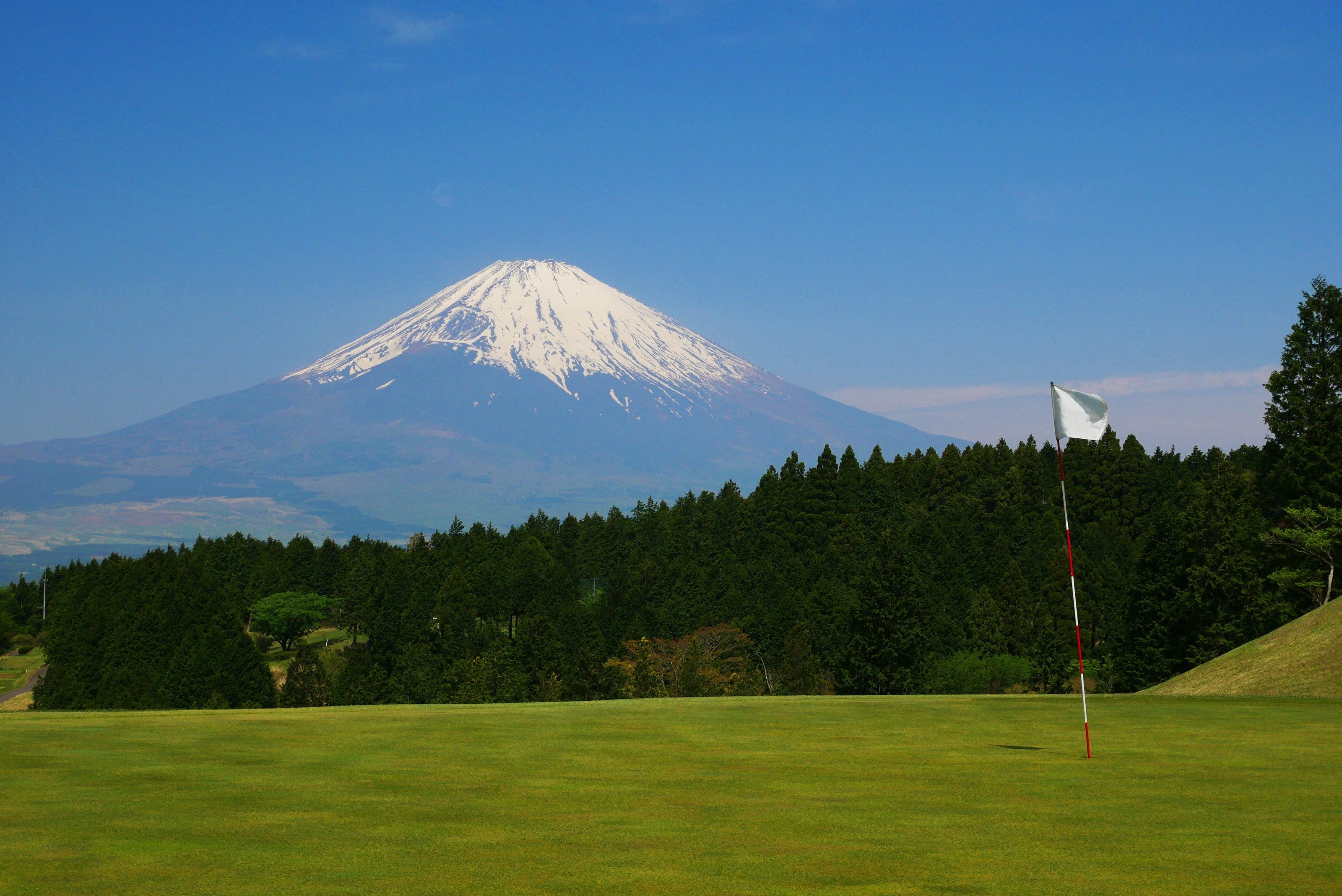 Women's Golf Magazine - The Most Unique Golf Courses in the World